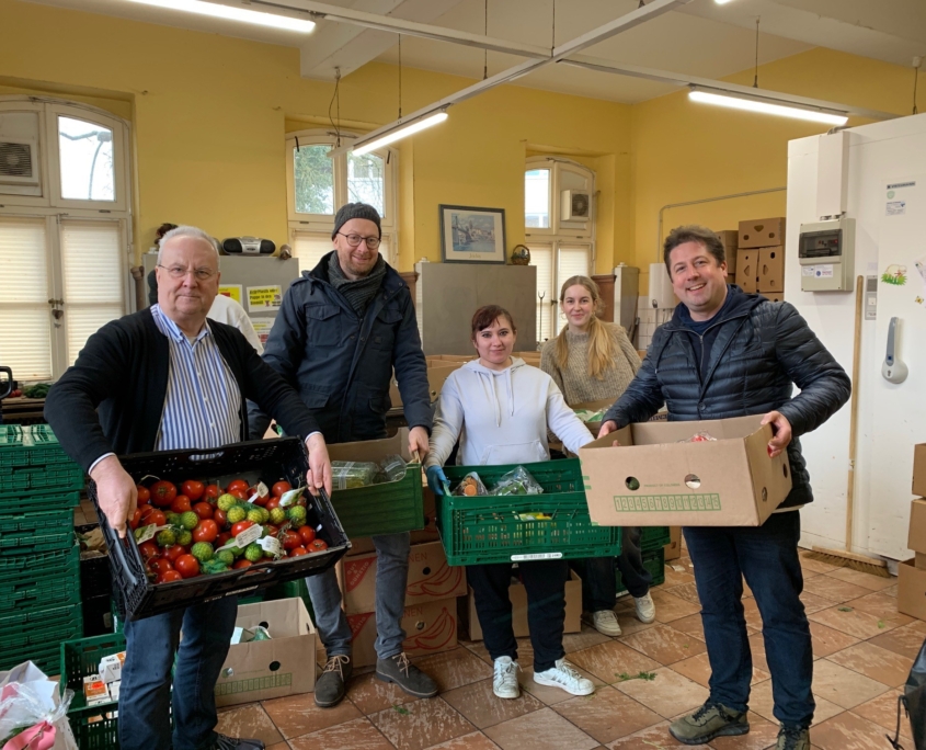 Musik- und Kunstschule überreicht Spende für die Kindertafel - OS-Radio ...